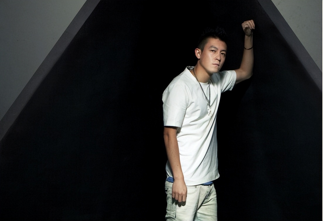 The photos of Edison Chen and Yang Ying in their early years were ...