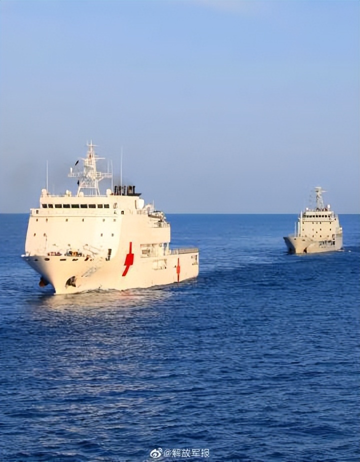let's go! Watching the sea training of a service ship brigade of the ...