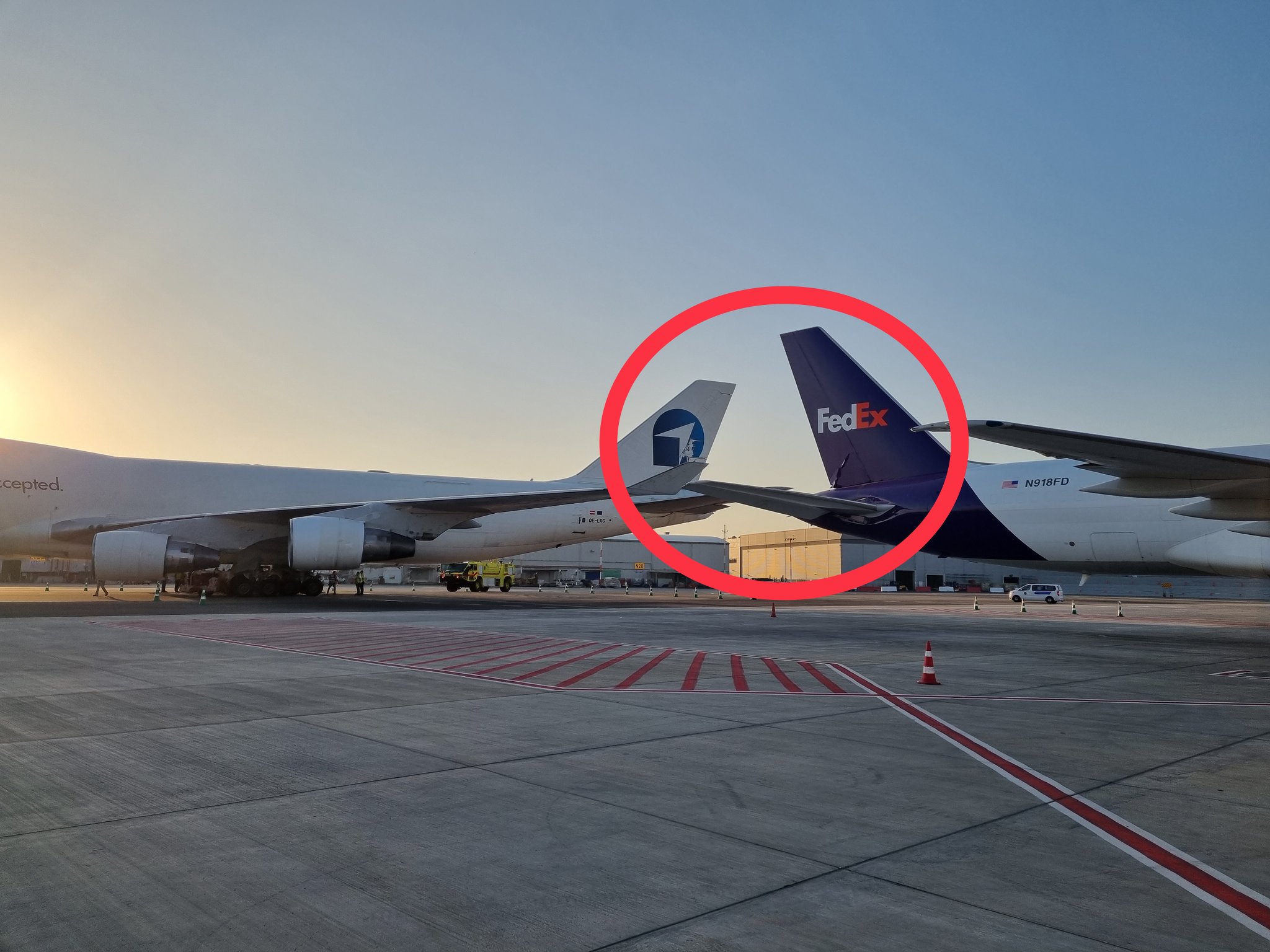 Challenger Airlines Boeing 747 crashes into FedEx Boeing 757, both ...