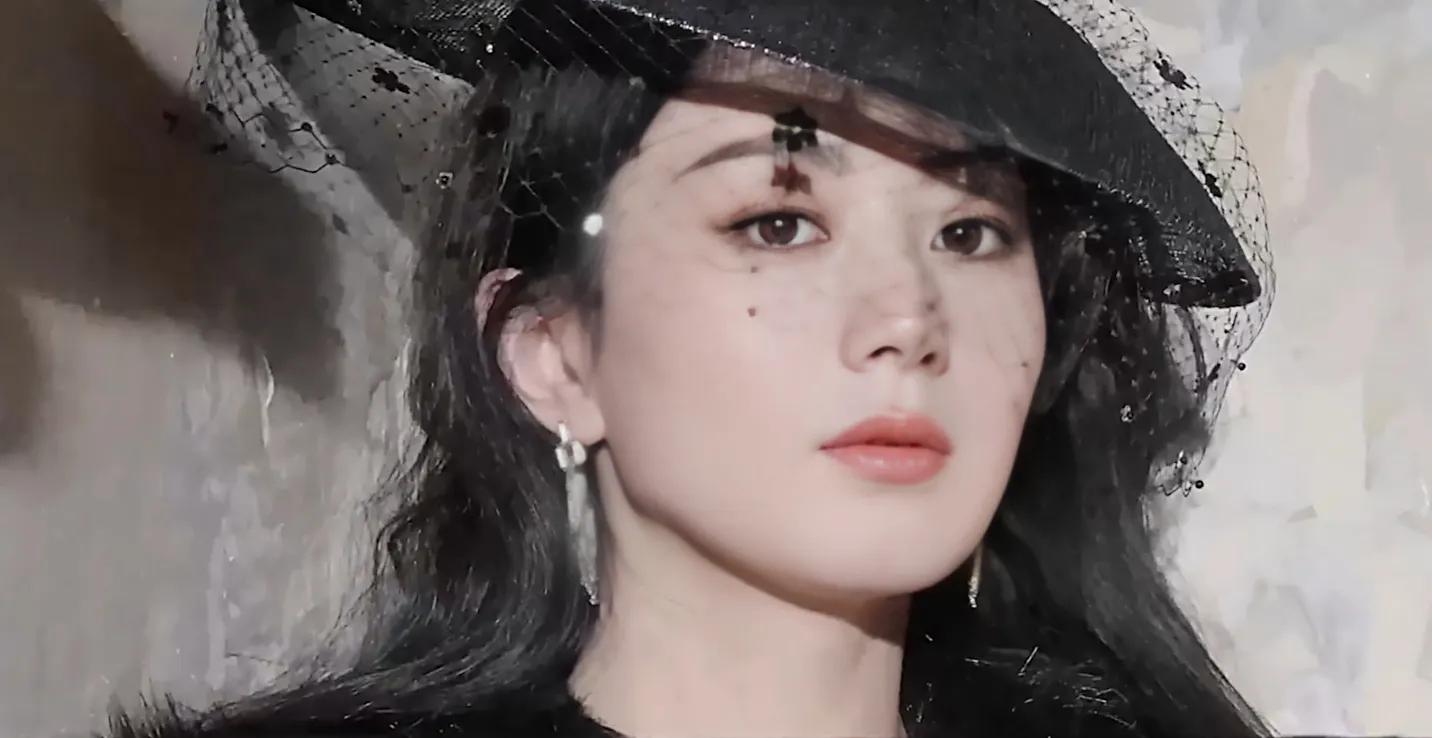 Zhao Liying, Figaro, Languang Huaying Fashion Blockbuster: Sexy and ...