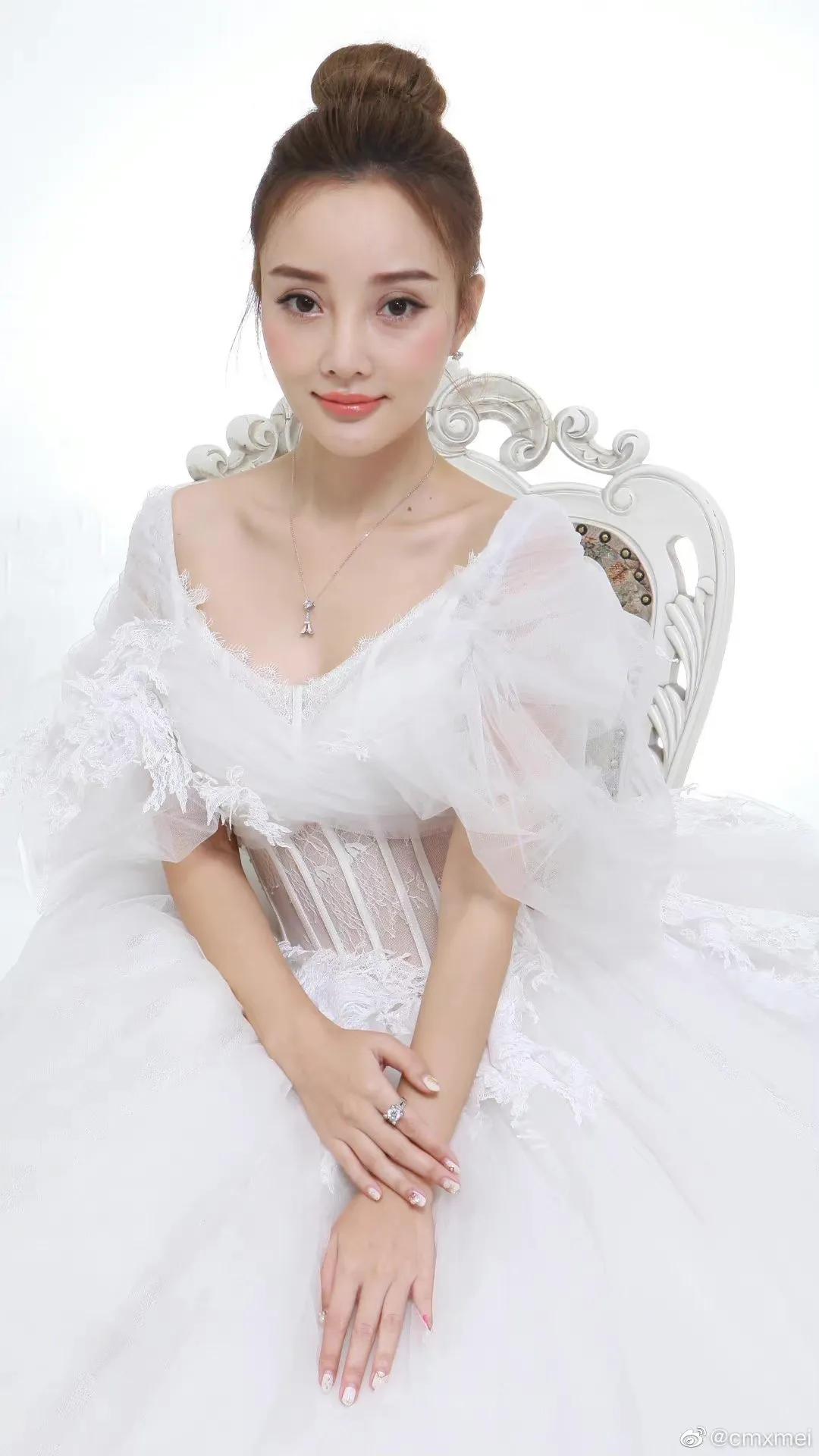 Actress Character Photo Album: Li Xiaolu - iNEWS