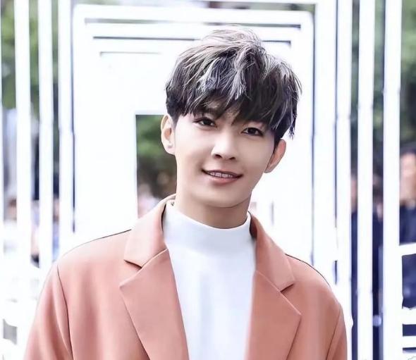 Aaron Yan was exposed by Qiu Yaole, his career is in jeopardy! - iNEWS