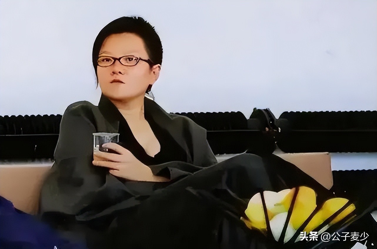 Hong Huang: First married to an American, second to a Chinese, third to ...