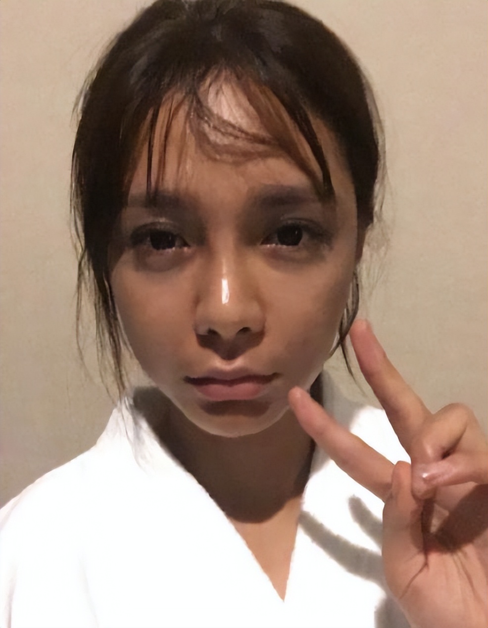 There is a kind of "plastic surgery" called actress makeup remover ...