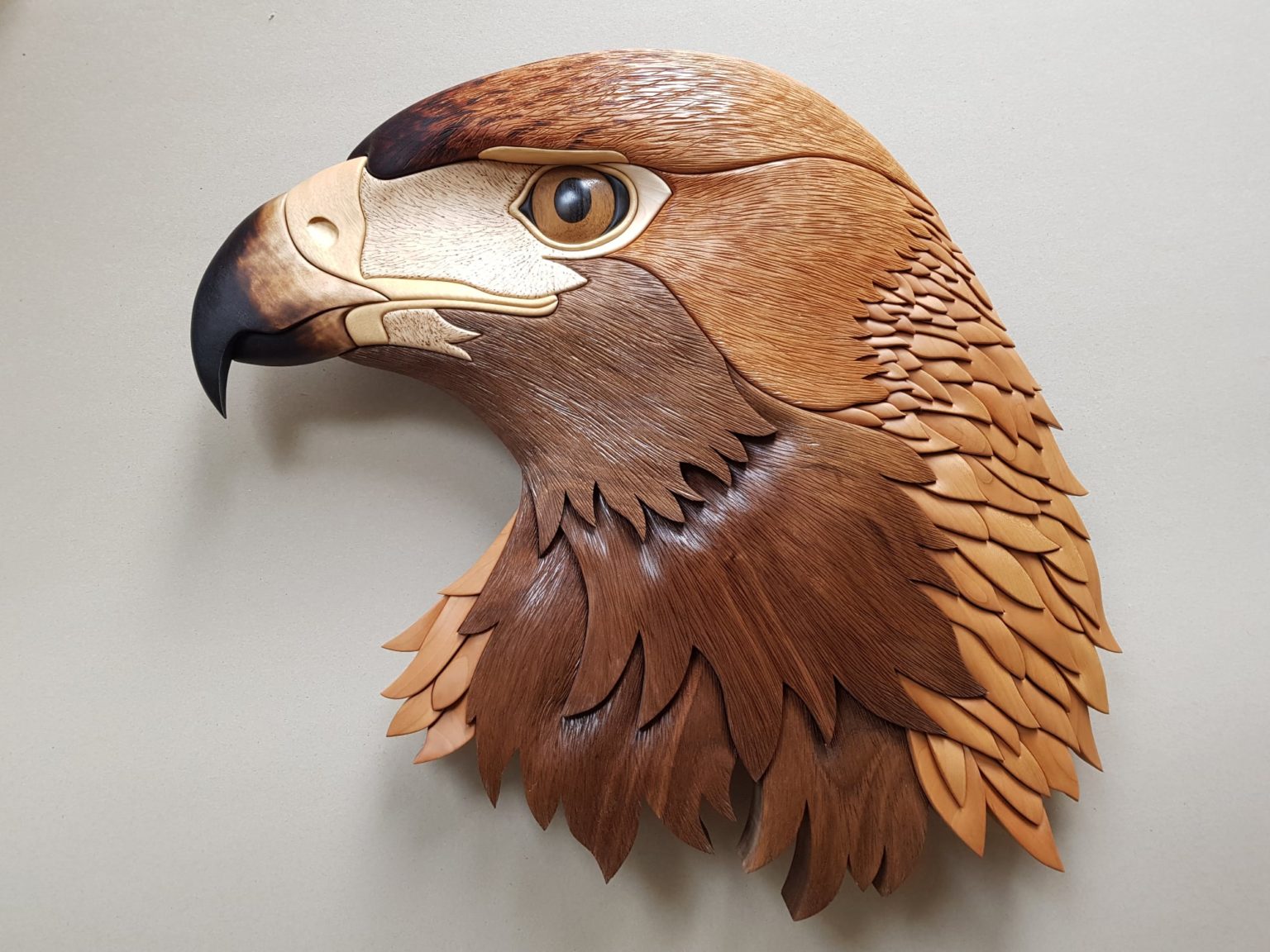 Super realistic bird body structure wood carving art - iNEWS