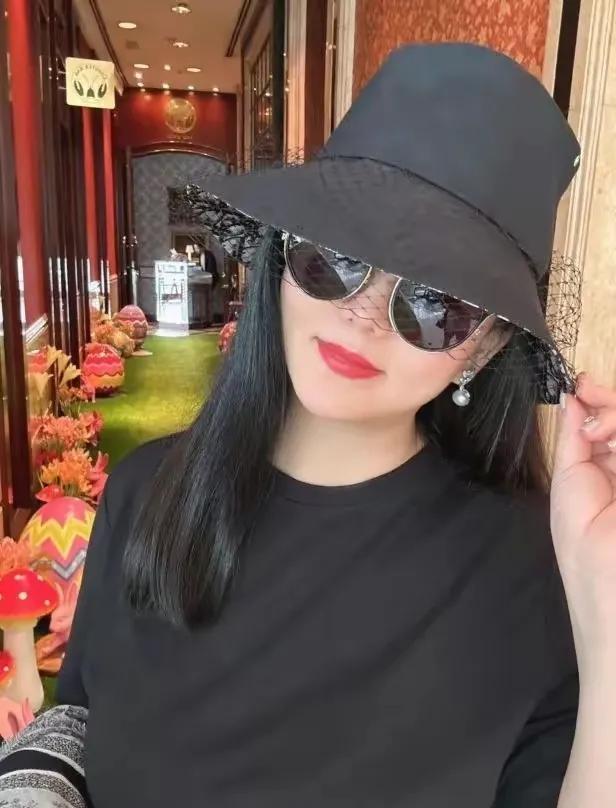 Li Xiang returned to Hunan, full of luxury brands, image of a rich ...