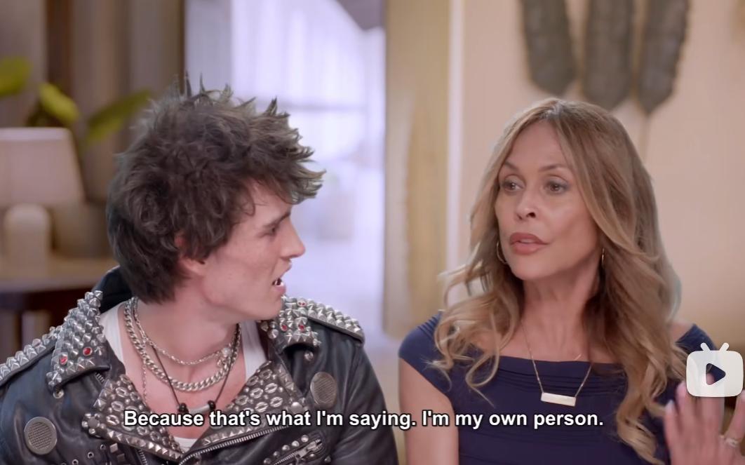 Mother and child love in the same frame "Hot Mom Manor" is a variety ...