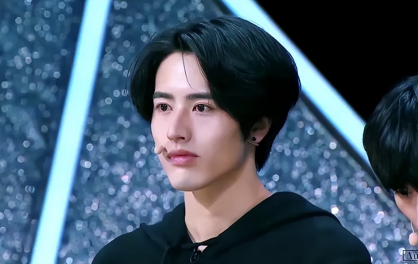 Luo Zheng confessed to Li Zixuan, posted and deleted it, like a student ...