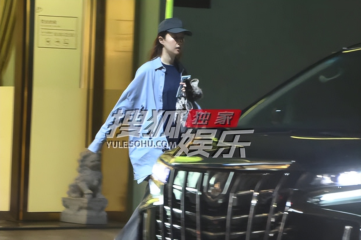 Liu Yifei went back to the hotel after her treatment and looked very ...
