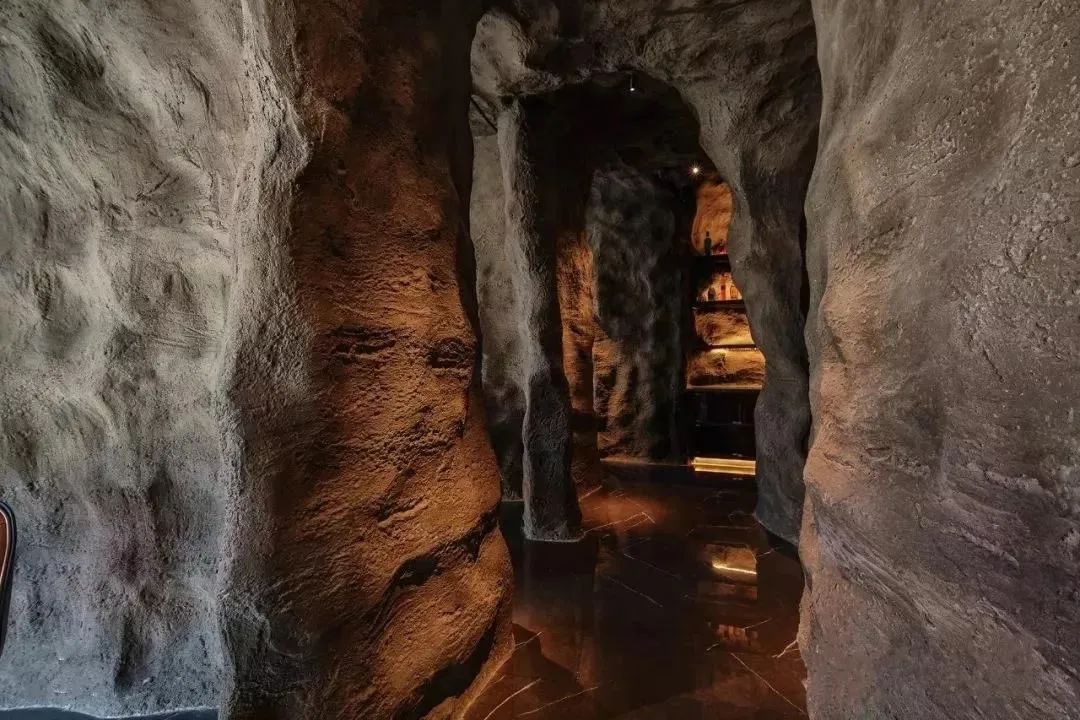 Dining space design: The cave restaurant in the shopping mall, what ...