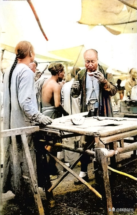 Old photos in the late Qing Dynasty: the woman stood charmingly, the ...