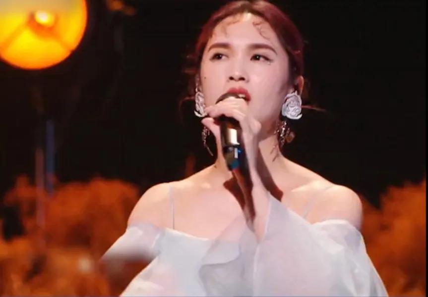 Rainie Yang, Hu Yutong, Li Runqi - iNEWS