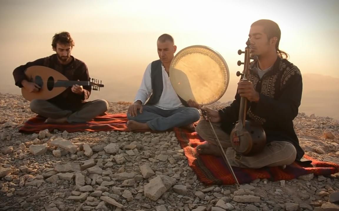 The fusion of Arabic traditional music and modern pop music, as well as ...