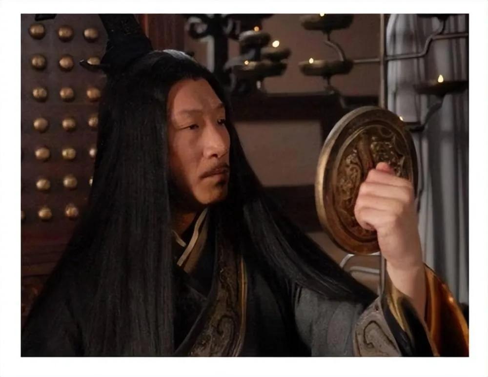 Pang Juan was jealous of his senior brother Sun Bin and dug out Sun Bin ...