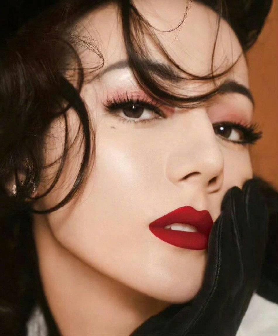 Di Lieba's latest magazine blockbuster: freckle makeup and braided ...