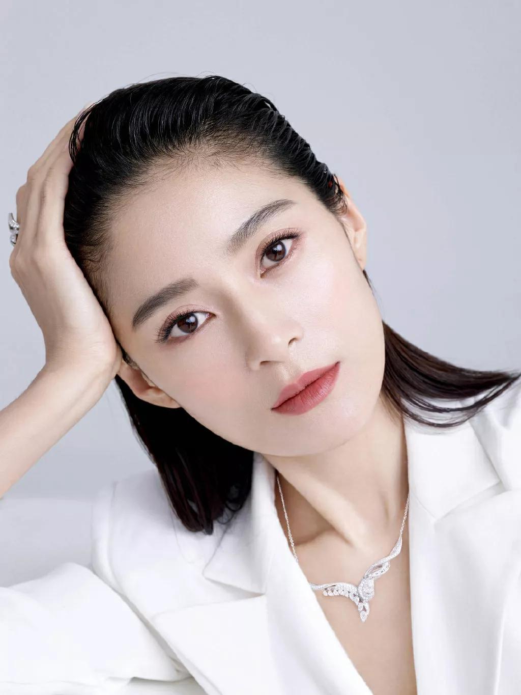 Wang Yuanke: Feng Jiao Shui Mei, fresh temperament, bright and moving ...