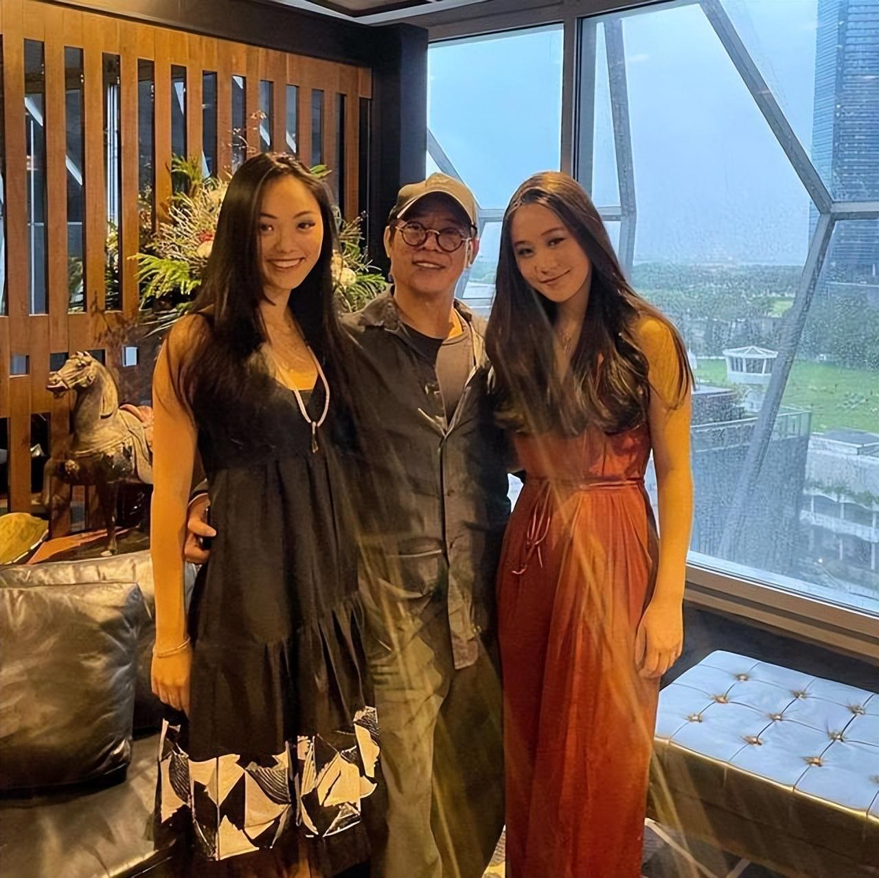 Jet Li's lovely wife Li Zhi makes a rare appearance!The nasolabial ...