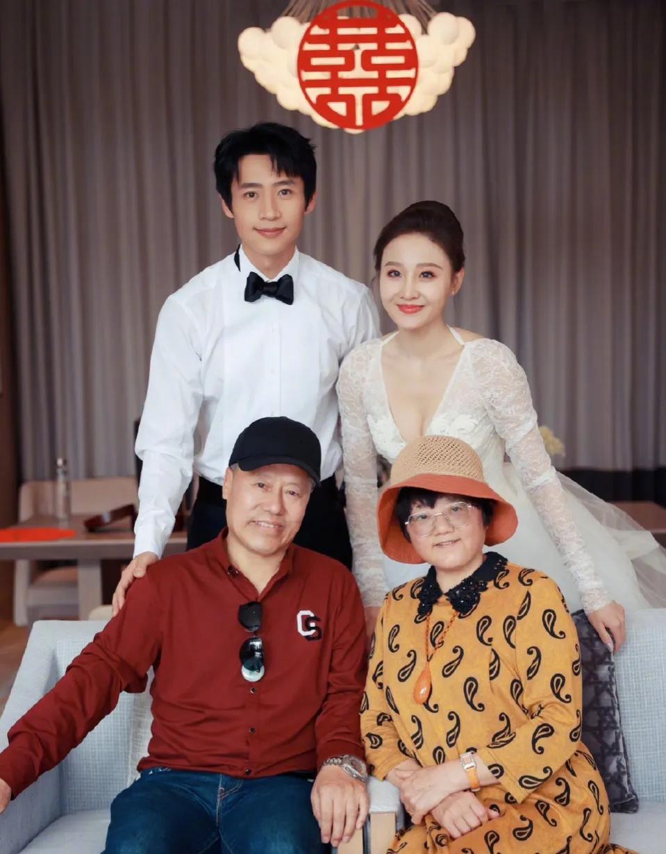 Tang Yan's father took Xiao Xiaotang to the hospital to visit Hu Ge's ...