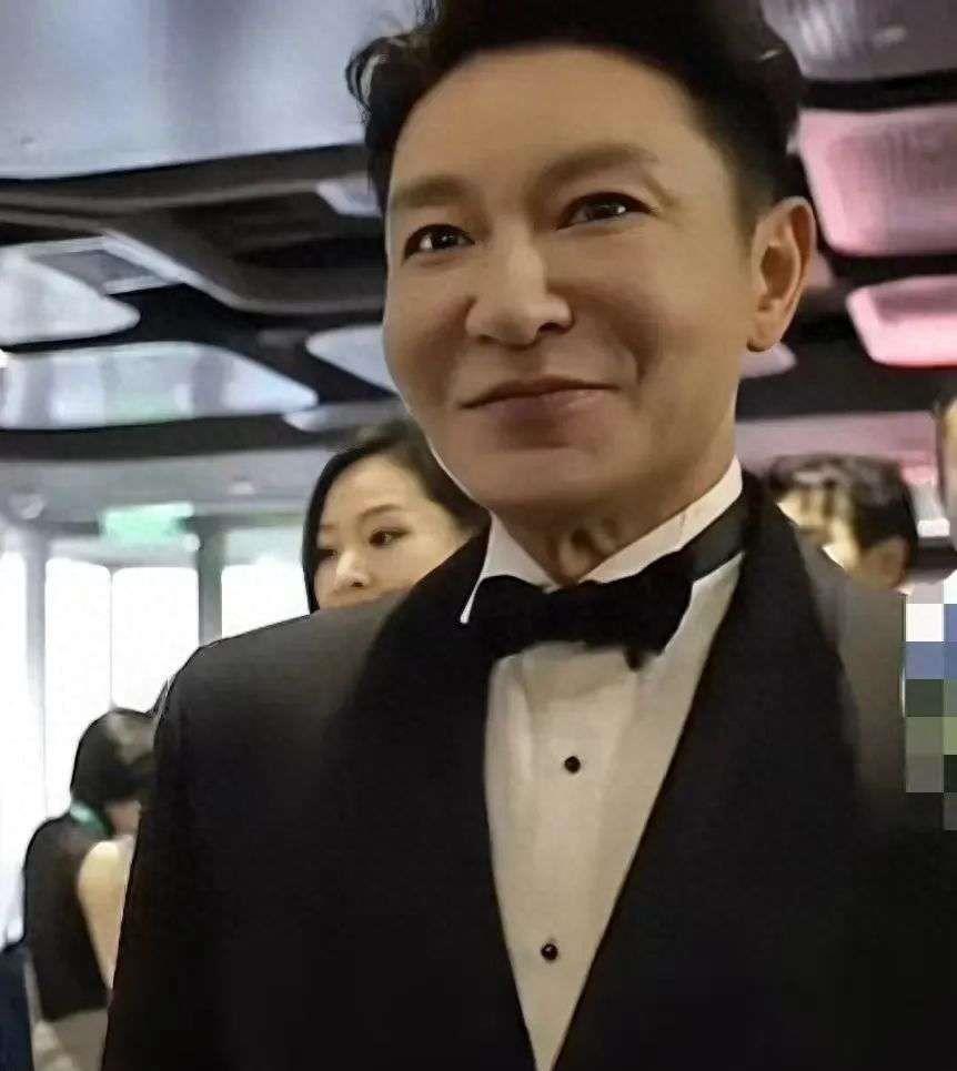 When 46-year-old Li Zonghan and 47-year-old Chen Long were in the same ...