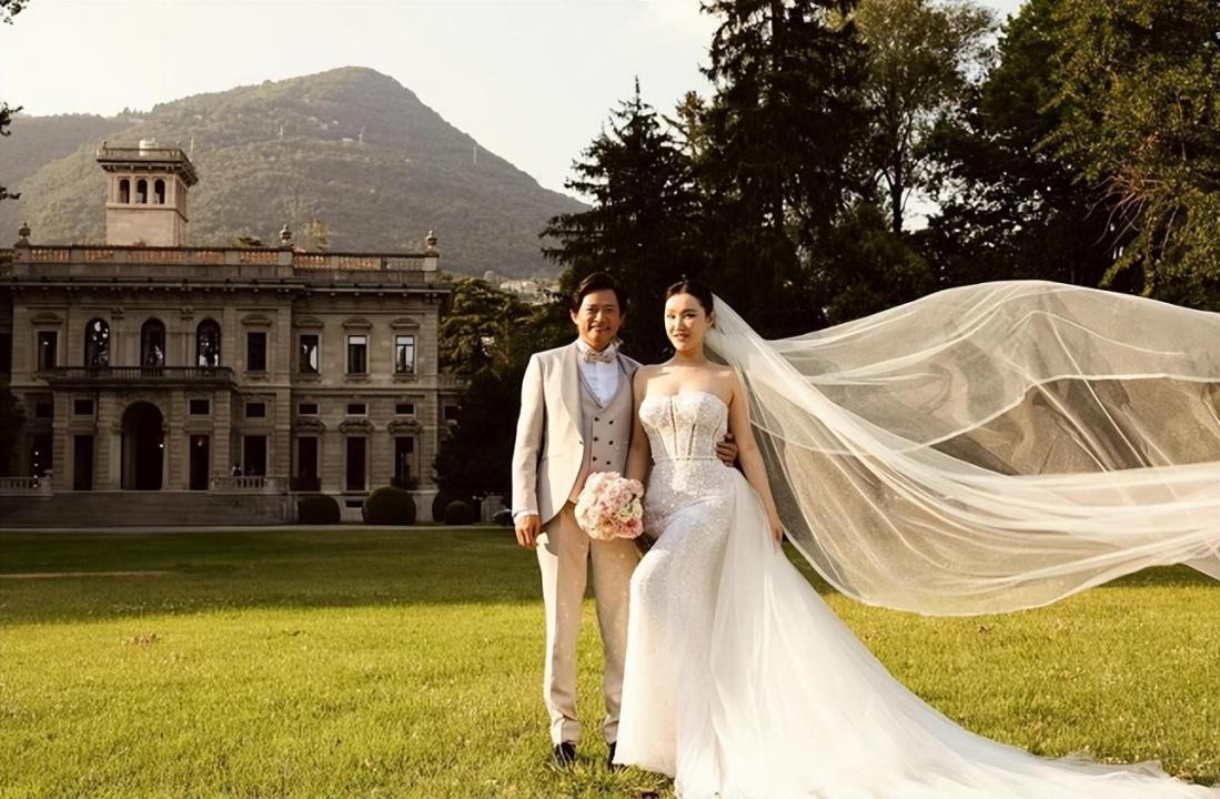 "Old cows eat tender grass", a 65-year-old singer married a 29-year-old ...