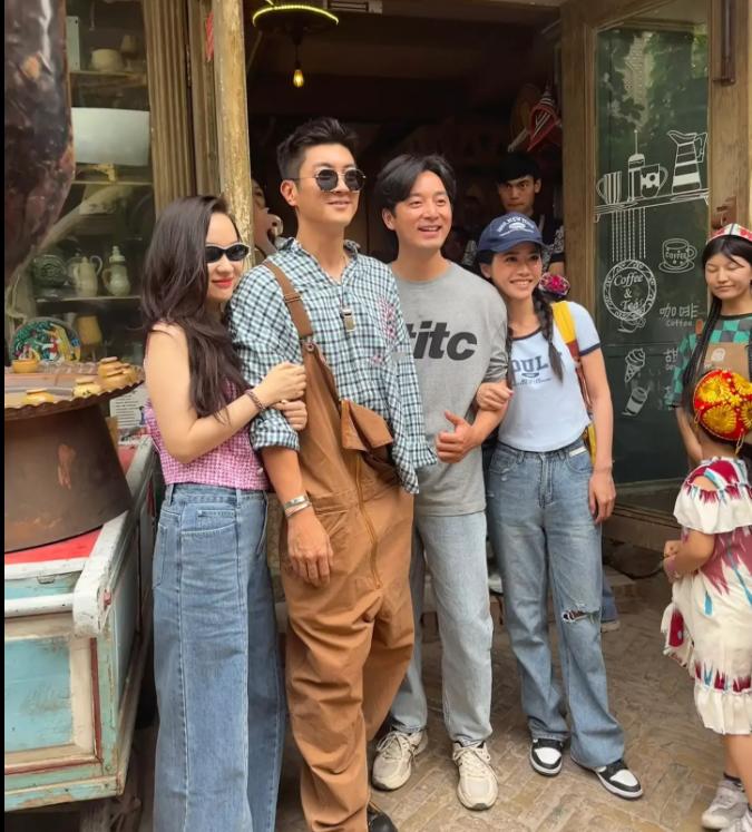 Huo Siyan has lost weight, and Du Jiang wears suspenders, which looks ...