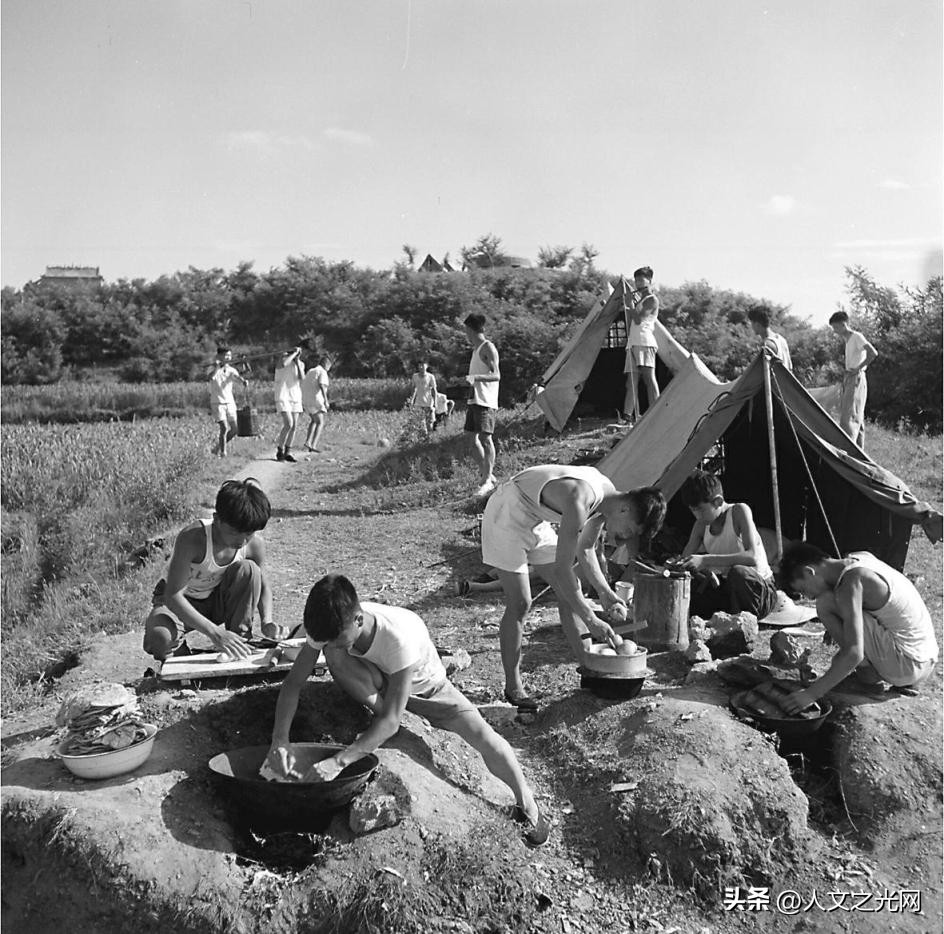 Camping: "Poetry and Distance" in the Years - iMedia