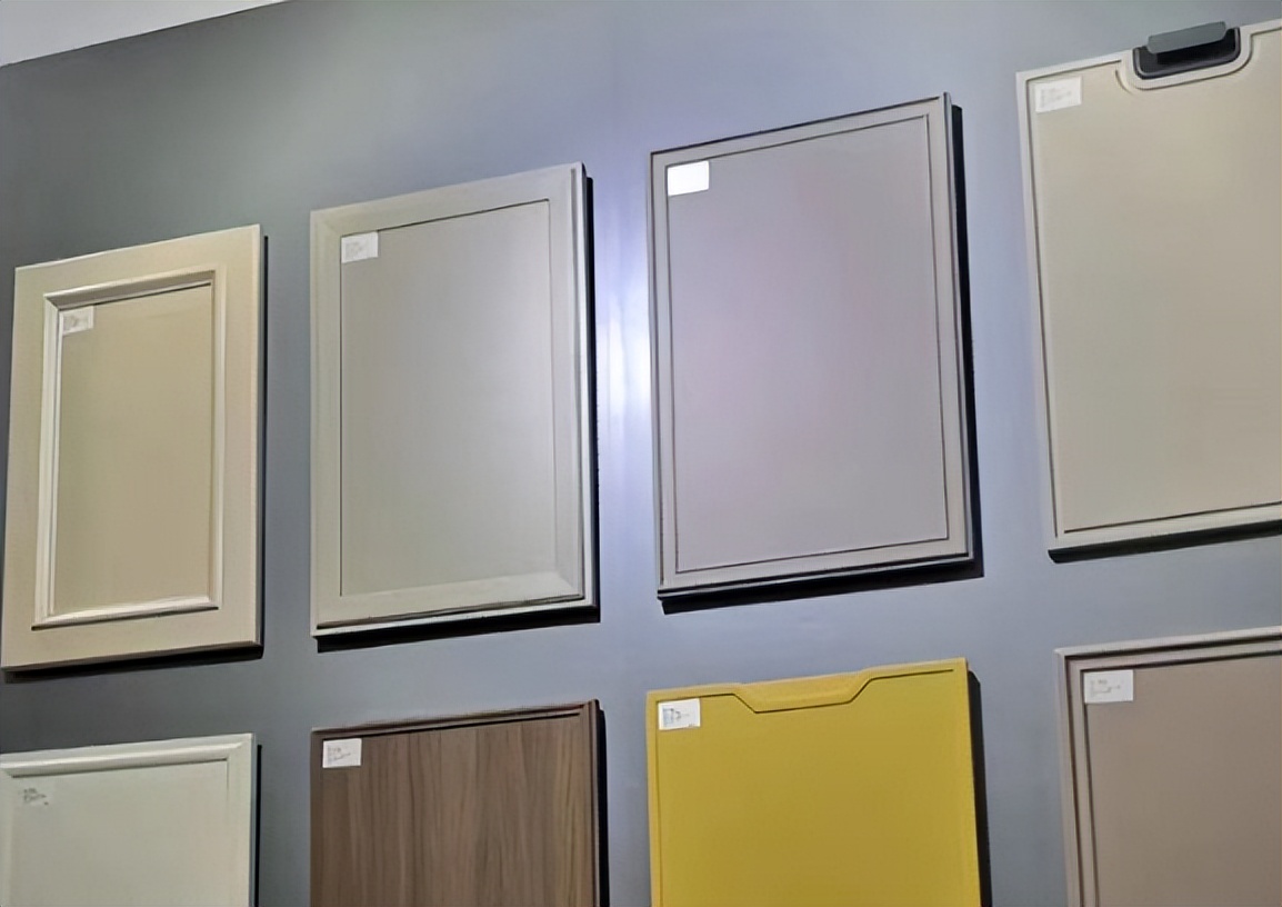 What should I pay attention to when customizing the wardrobe in the ...