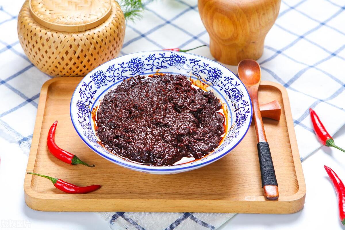 With sand tea sauce and beef as the main ingredients, the color is ...