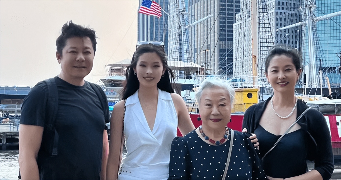 The 57-year-old actor posted about life in the United States: three ...