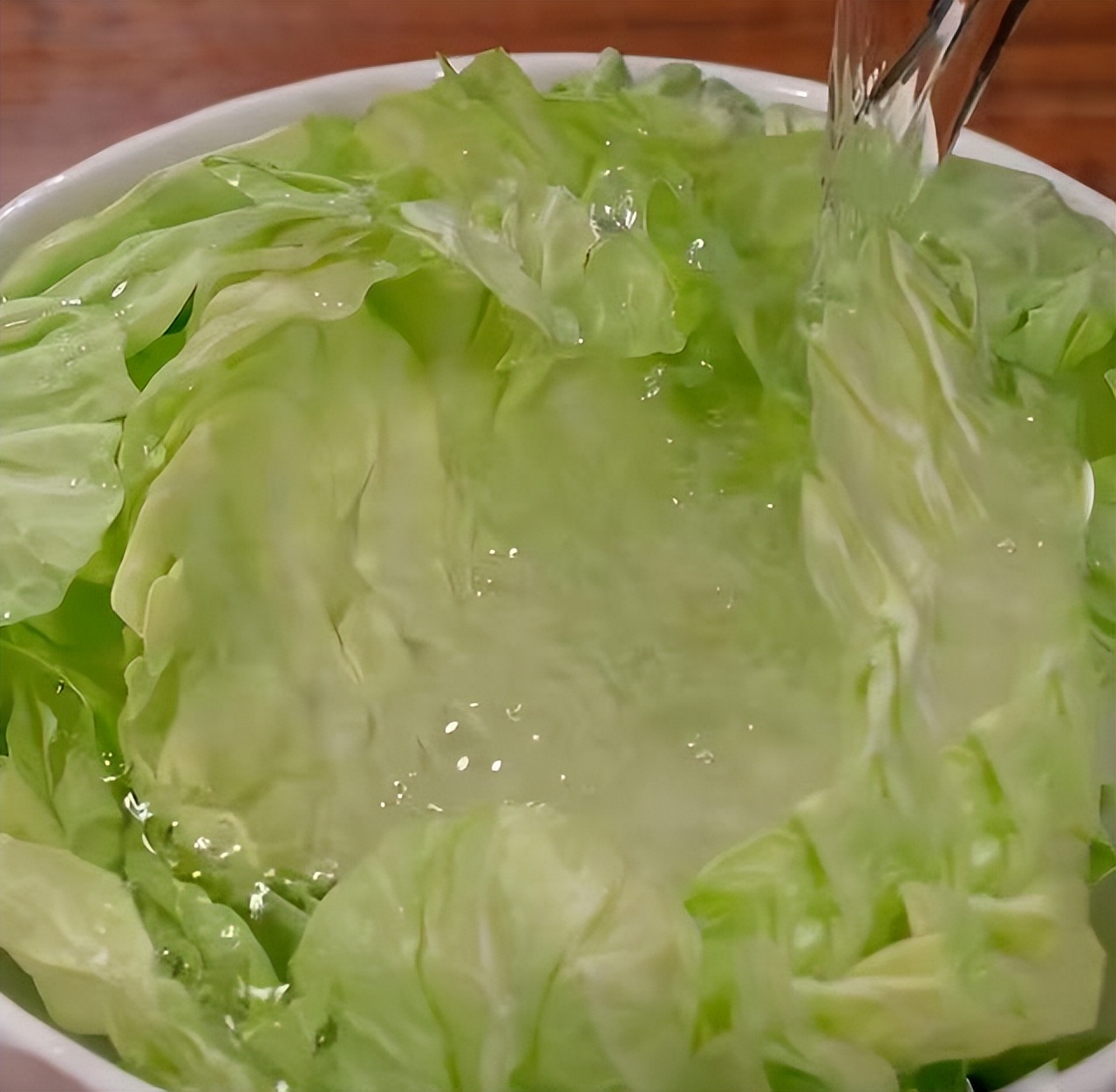 The hand-shredded cabbage made by yourself is too unpalatable, because ...