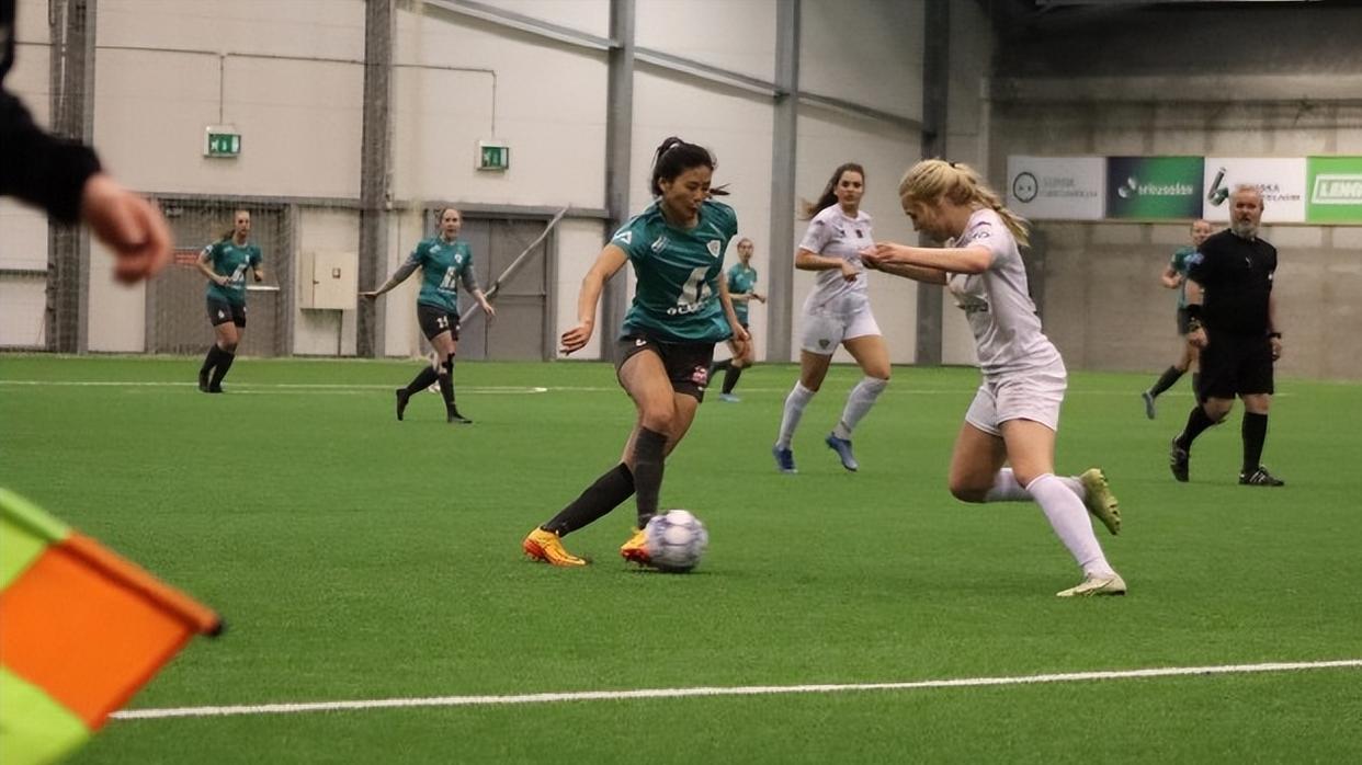 1-0! Tu Linli shot the world wave from a long distance, but missed the ...