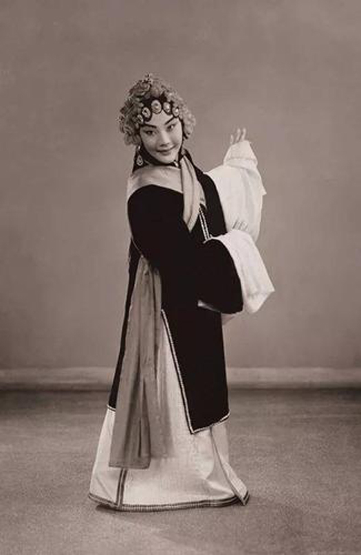 Zhao Yanxia, a famous Peking opera master: her husband died young, she ...