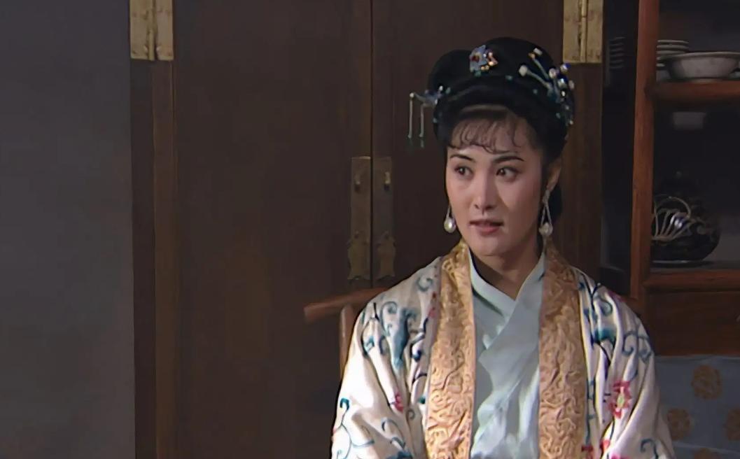 In Water Margin, Gao Ya Nei insulted Lin Chong's wife, Lady Lin, did he ...