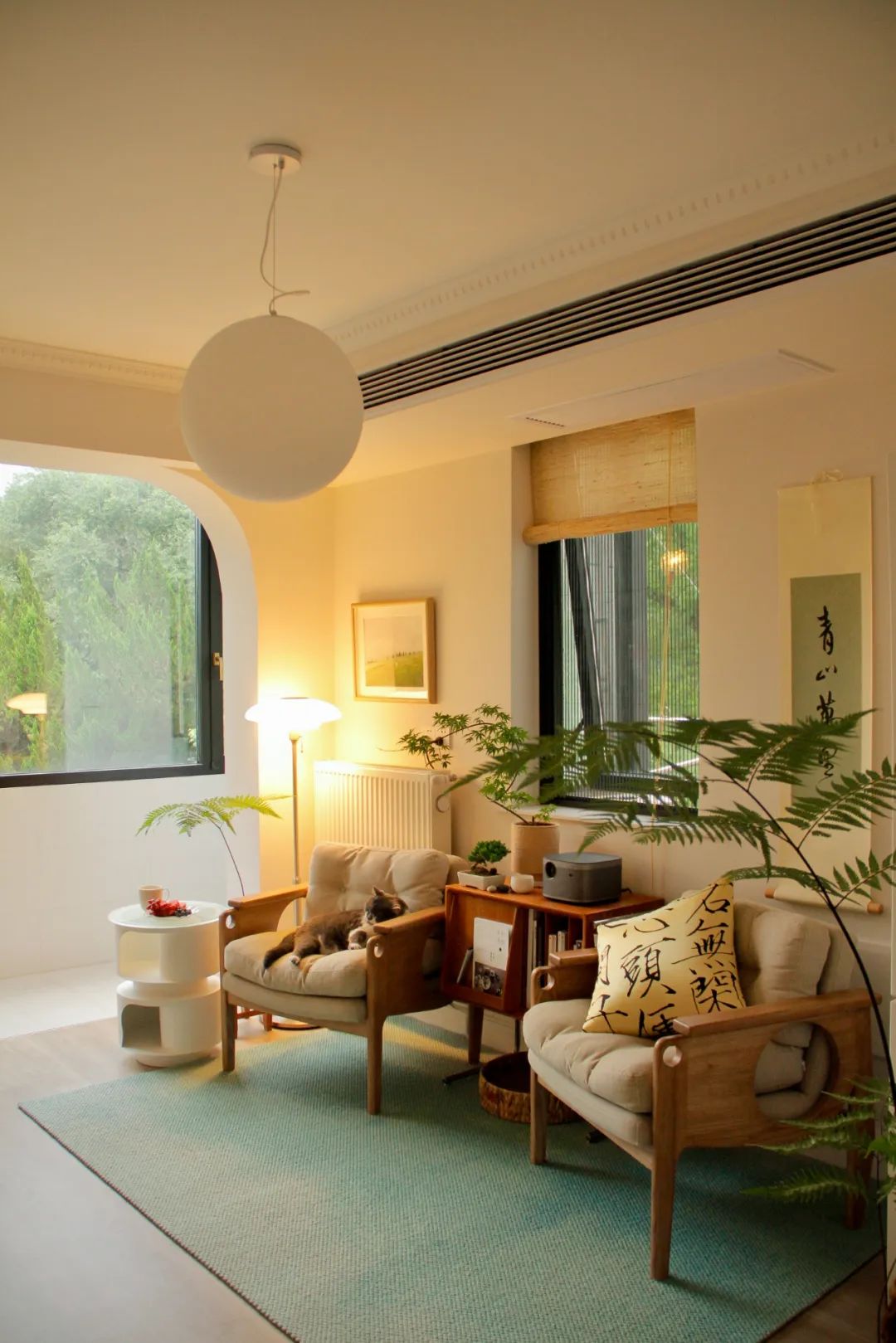 At the age of 32, she settled in Shanghai, and the 55-square-meter old ...