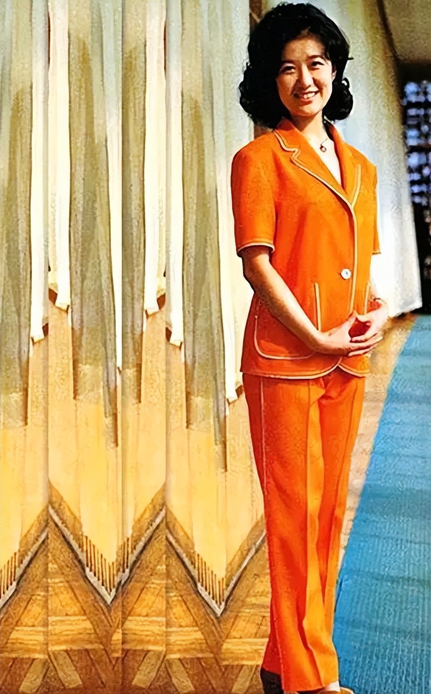 Li Xiaobing: A smash hit beauty in the 1980s, married and divorced, at ...