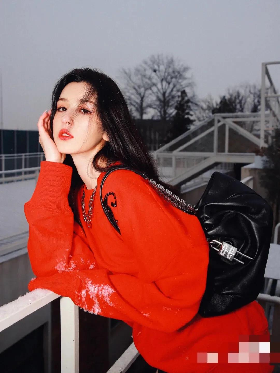 Red skirt and high heels!Hanikezi's recent photos are so cool!Netizen ...