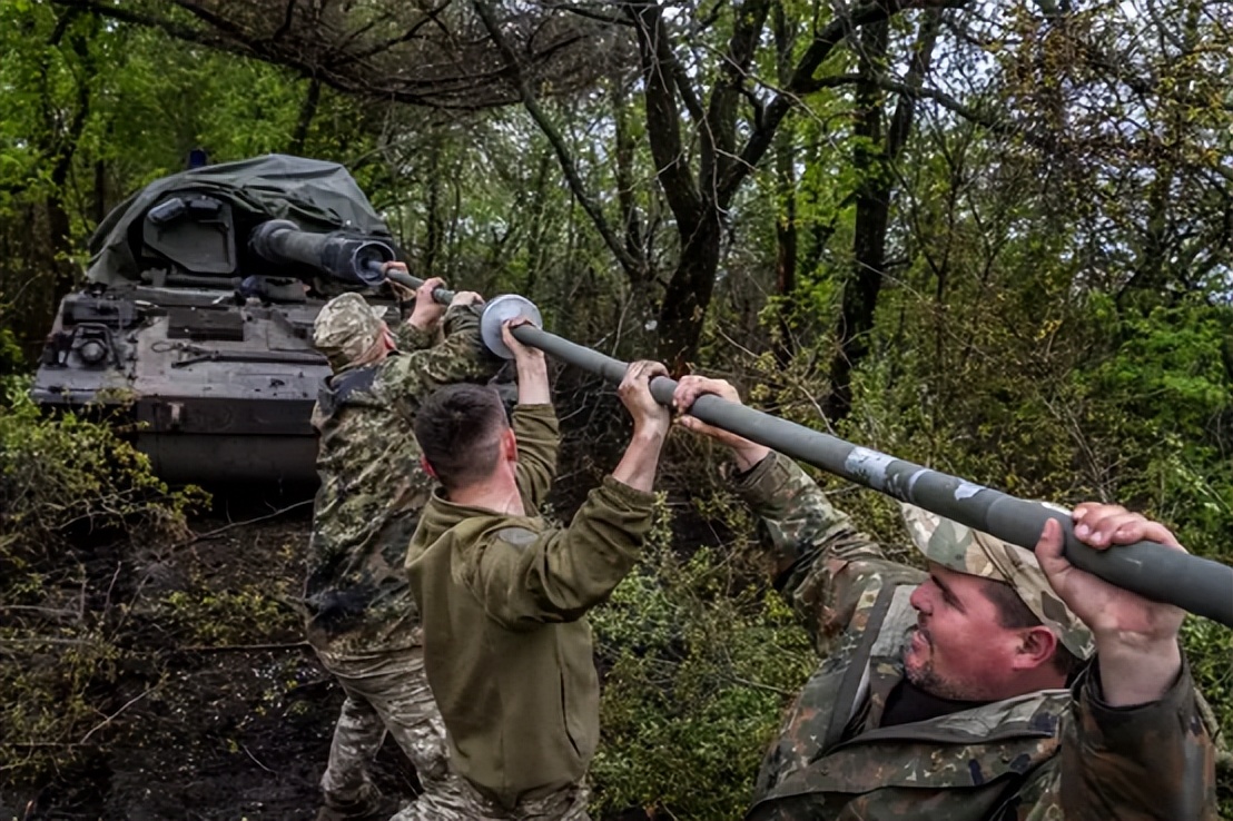 Russia's way of running to the door of the United States to show its ...