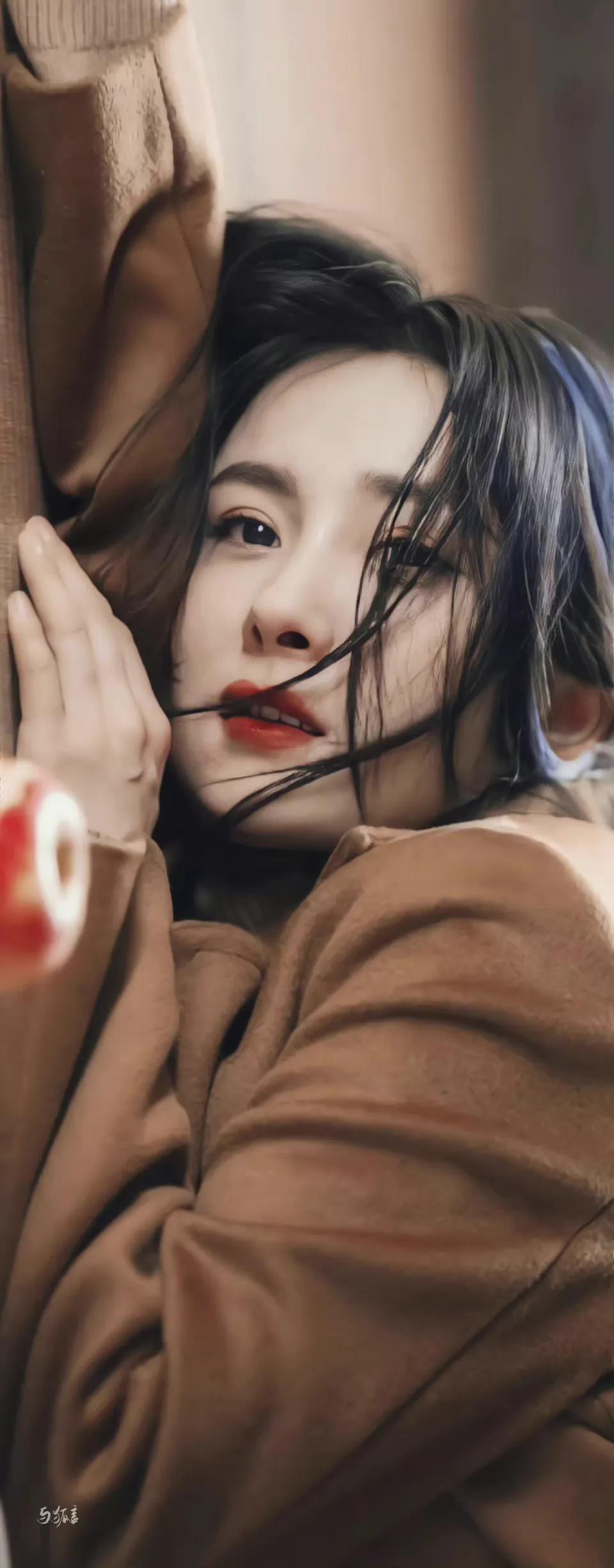 Yang Mi can control any style, and the coolness is also very good - iNEWS