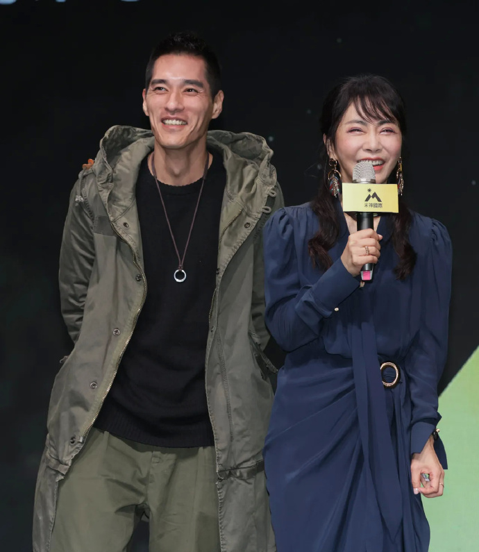 Lan Zhenglong seldom appeared on camera, his body was thin and slightly ...