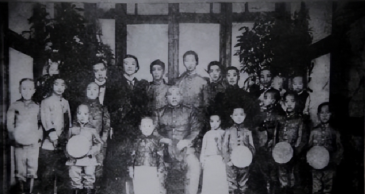 Ye Zhen, a famous prostitute in the Republic of China, was forced to ...