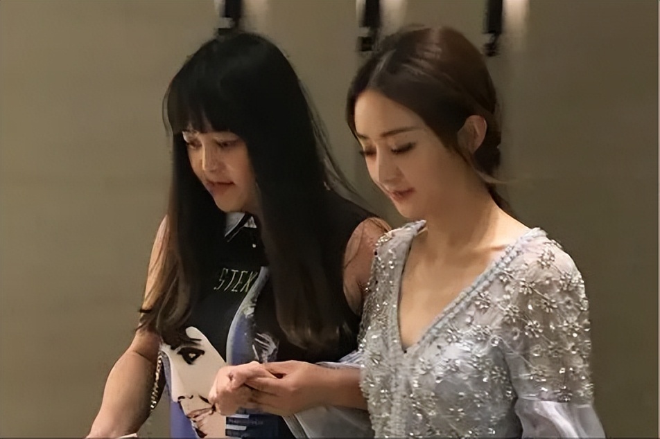 The star assistant is too much! Touching the buttocks, taking over the ...