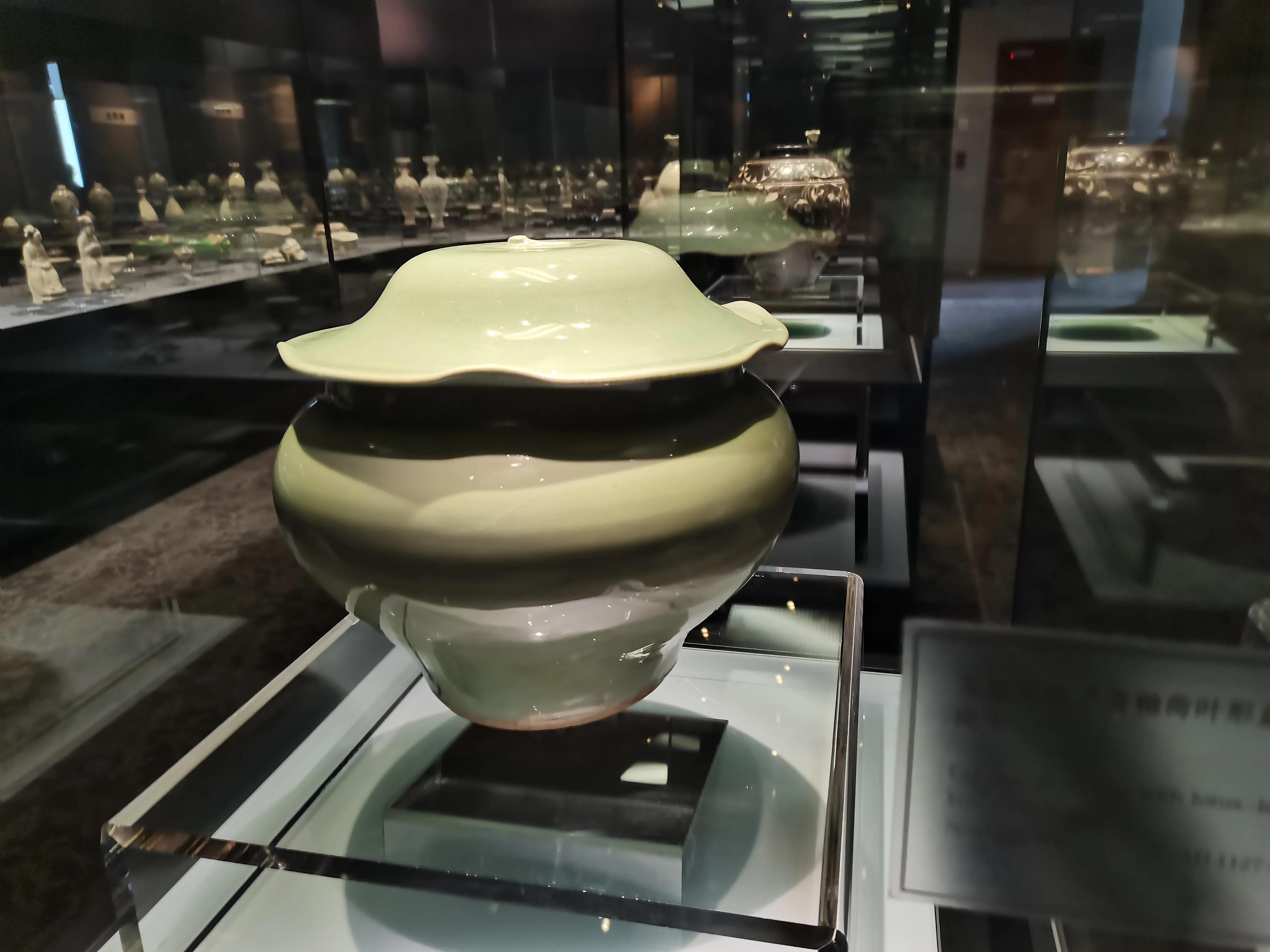 Punch in Shanghai Guanfu Museum - iNEWS
