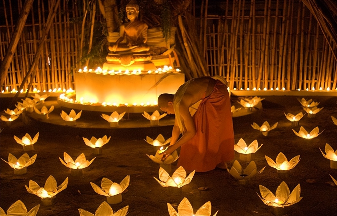 With the decline of the Western Han Dynasty, what were the background ...