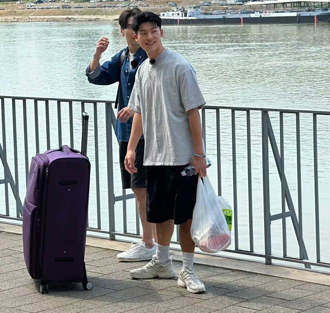 Xu Guanghan's "Chinese Restaurant" Reuters wears two outfits, quack ...