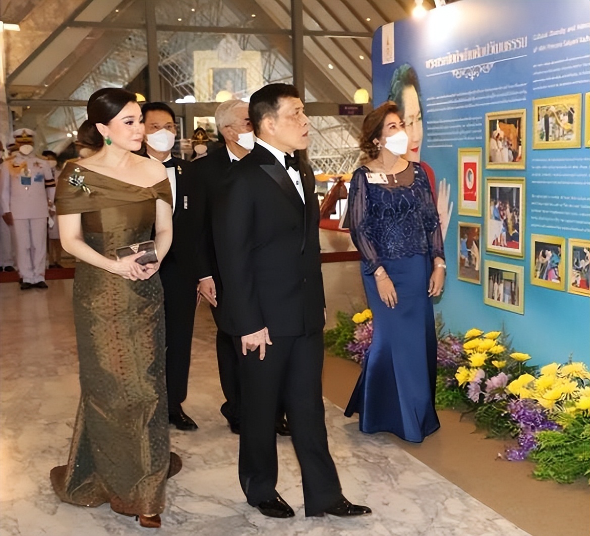 Suthida shines at the Royal Concert, wearing a champagne gold dress and ...