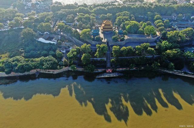 Poems related to the four famous buildings: each building has a poetic ...