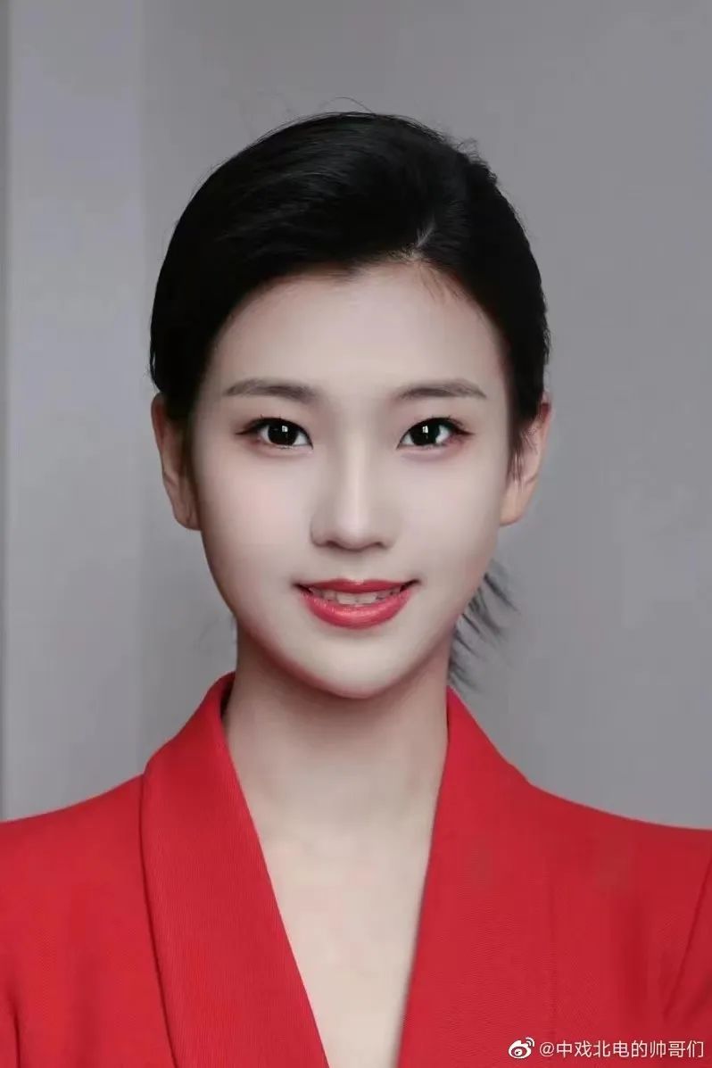No. 1 in Hainan, born as a child star, netizen: At first glance, she ...