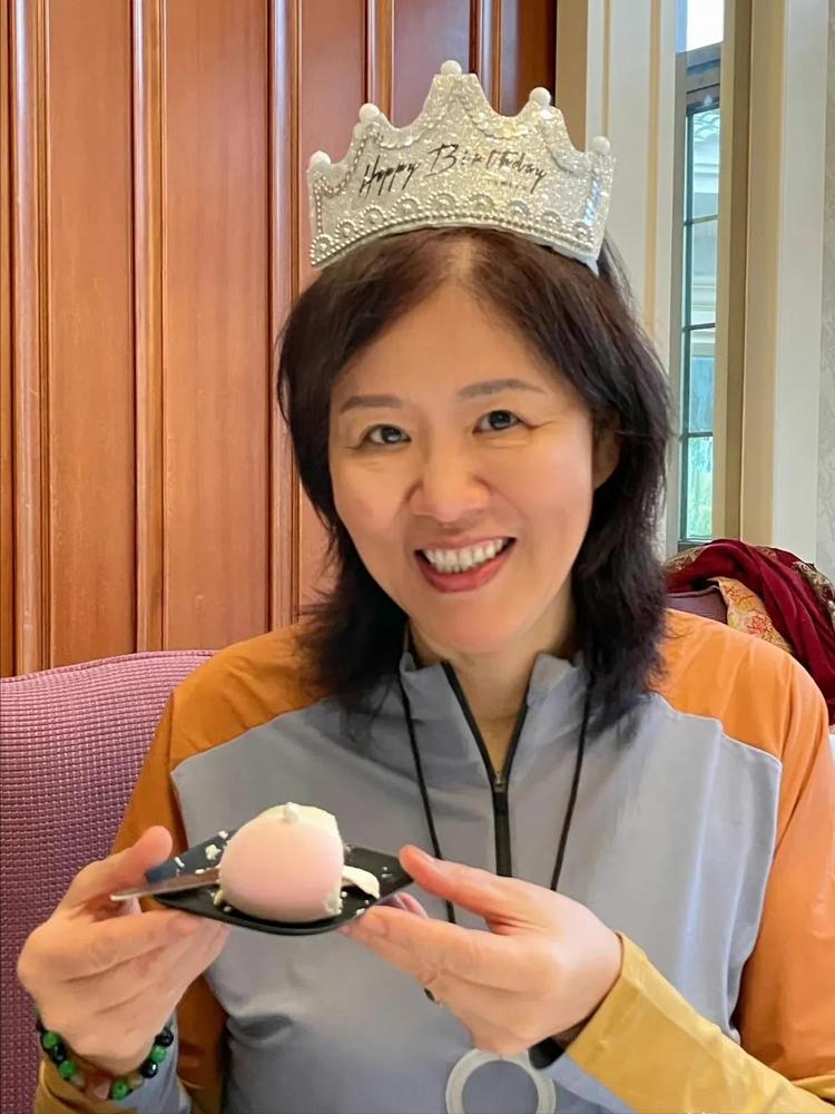 Lang Ping's family gathered in a mansion abroad! The second-married ...