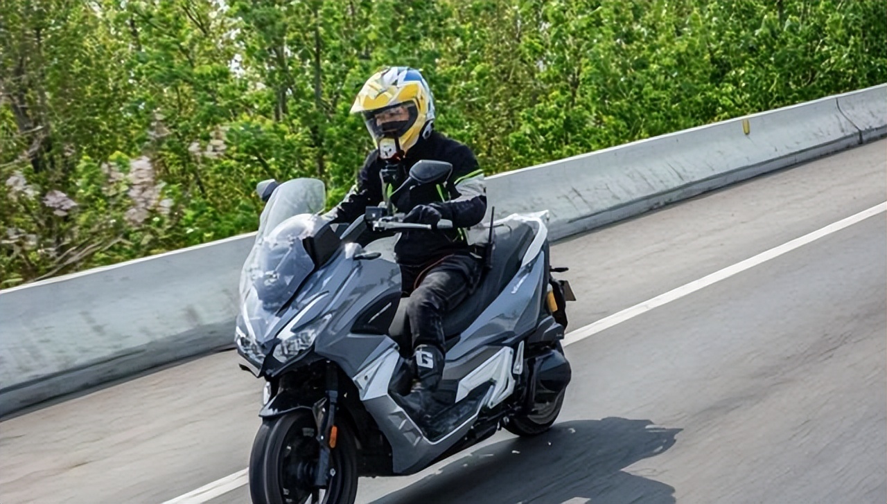 Qianjiang also plays cross-border ADV, this QJMOTOR Hong 150 benchmarks ...