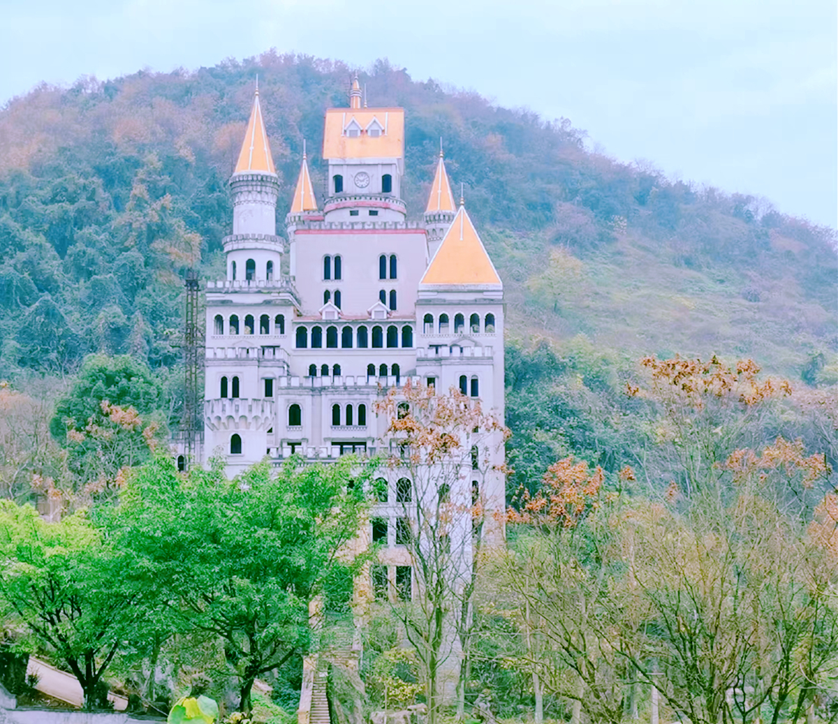 The 200 million castle in Chongqing has obvious European style, but it ...